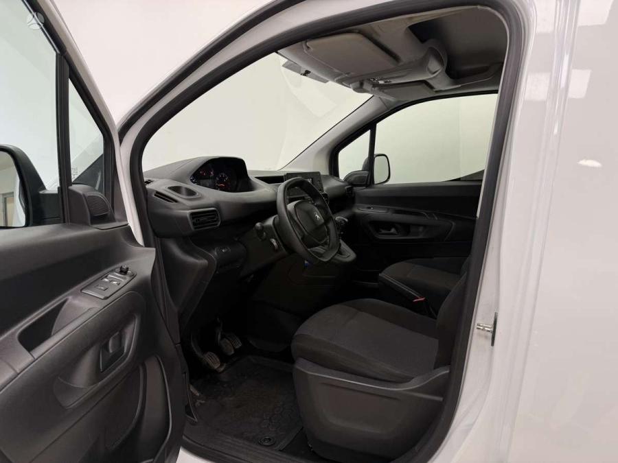 White Peugeot Partner 2023 in Vilnius, with an engine capacity of 1.50 L and mileage of 223 thousand km for 10990 €, photo 10 on AUTOMOTO.COM.LV