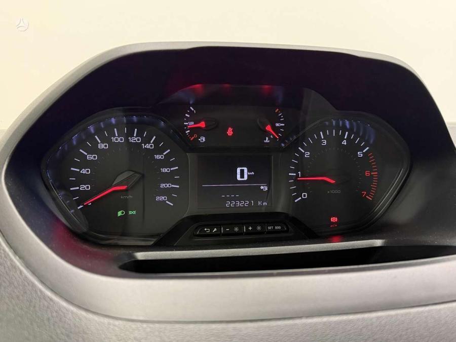 White Peugeot Partner 2023 in Vilnius, with an engine capacity of 1.50 L and mileage of 223 thousand km for 10990 €, photo 13 on AUTOMOTO.COM.LV