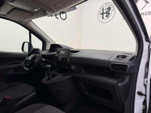 White Peugeot Partner 2023 in Vilnius, with an engine capacity of 1.50 L and mileage of 223 thousand km for 10990 €, photo 16 on AUTOMOTO.COM.LV