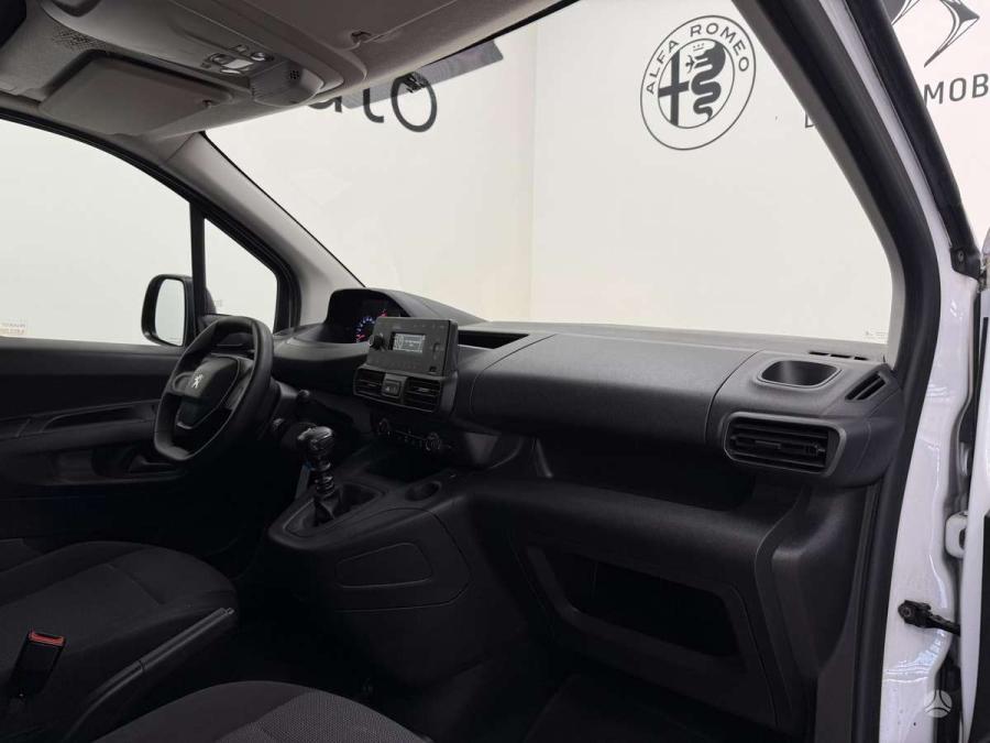 White Peugeot Partner 2023 in Vilnius, with an engine capacity of 1.50 L and mileage of 223 thousand km for 10990 €, photo 16 on AUTOMOTO.COM.LV