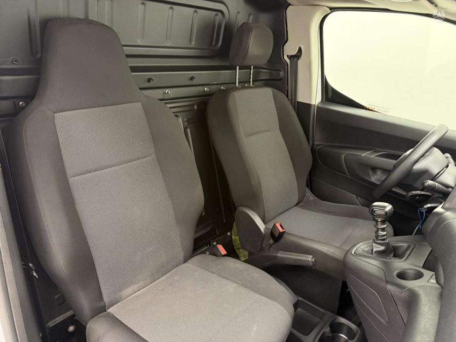 White Peugeot Partner 2023 in Vilnius, with an engine capacity of 1.50 L and mileage of 223 thousand km for 10990 €, photo 17 on AUTOMOTO.COM.LV