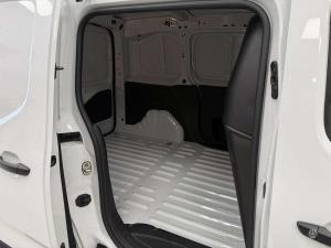 White Peugeot Partner 2023 in Vilnius, with an engine capacity of 1.50 L and mileage of 223 thousand km for 10990 €, photo 18 on AUTOMOTO.COM.LV