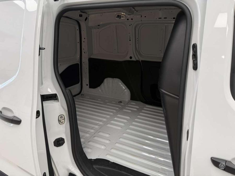 White Peugeot Partner 2023 in Vilnius, with an engine capacity of 1.50 L and mileage of 223 thousand km for 10990 €, photo 18 on AUTOMOTO.COM.LV
