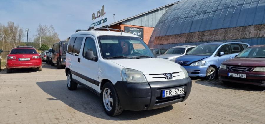 Balts Peugeot Partner 2005 Rīga, ar dzinēja tilpumu 1.40 L un nobraukumu 326 tūkst. km par 1250 €, foto 1 vietnē AUTOMOTO.COM.LV