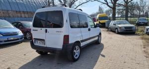 Balts Peugeot Partner 2005 Rīga, ar dzinēja tilpumu 1.40 L un nobraukumu 326 tūkst. km par 1250 €, foto 3 vietnē AUTOMOTO.COM.LV