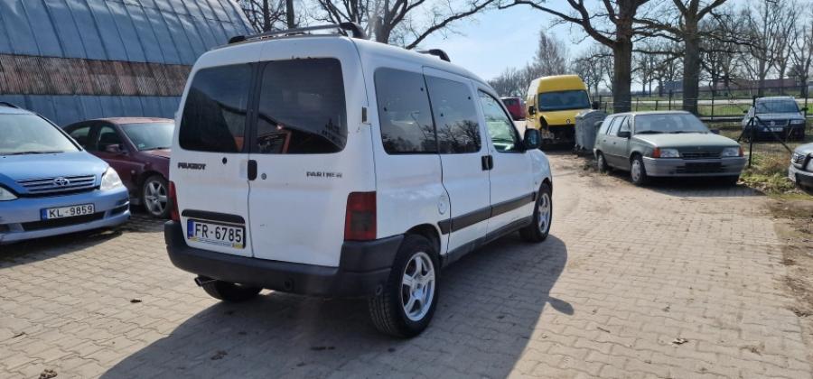 Balts Peugeot Partner 2005 Rīga, ar dzinēja tilpumu 1.40 L un nobraukumu 326 tūkst. km par 1250 €, foto 3 vietnē AUTOMOTO.COM.LV