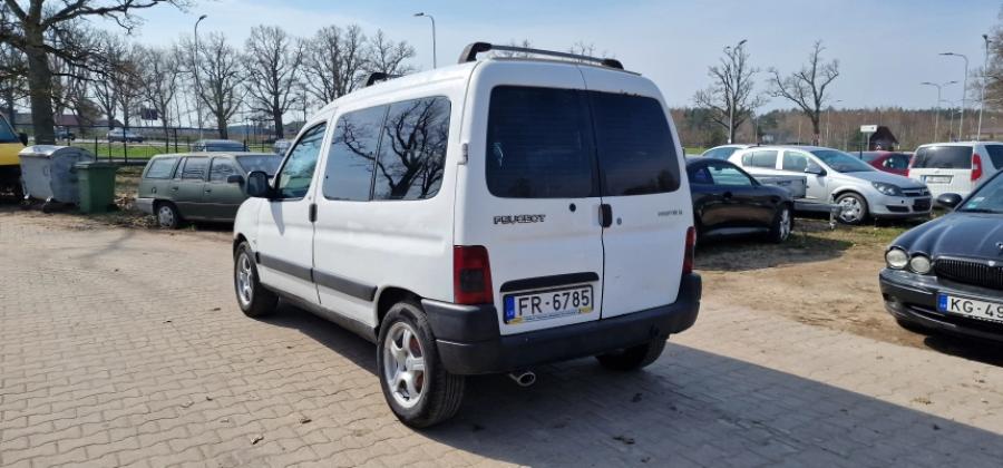 Balts Peugeot Partner 2005 Rīga, ar dzinēja tilpumu 1.40 L un nobraukumu 326 tūkst. km par 1250 €, foto 5 vietnē AUTOMOTO.COM.LV