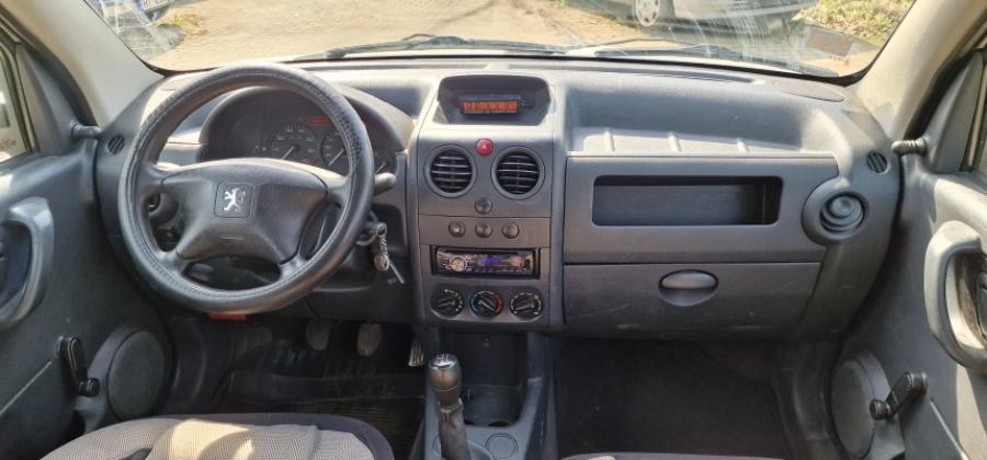 Balts Peugeot Partner 2005 Rīga, ar dzinēja tilpumu 1.40 L un nobraukumu 326 tūkst. km par 1250 €, foto 8 vietnē AUTOMOTO.COM.LV