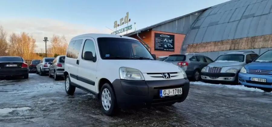 White Peugeot Partner 2007 in Valmiera, with an engine capacity of 1.40 L and mileage of 251 thousand km for 1350 €, photo 1 on AUTOMOTO.COM.LV