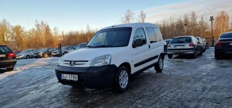 White Peugeot Partner 2007 in Valmiera, with an engine capacity of 1.40 L and mileage of 251 thousand km for 1350 €, photo 8 on AUTOMOTO.COM.LV