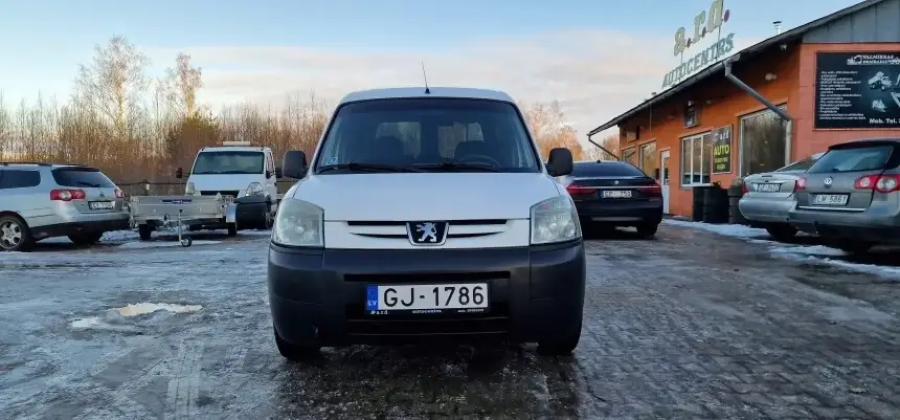White Peugeot Partner 2007 in Valmiera, with an engine capacity of 1.40 L and mileage of 251 thousand km for 1350 €, photo 9 on AUTOMOTO.COM.LV