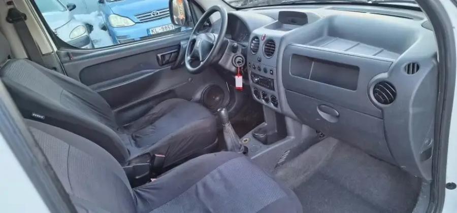 White Peugeot Partner 2007 in Valmiera, with an engine capacity of 1.40 L and mileage of 251 thousand km for 1350 €, photo 10 on AUTOMOTO.COM.LV