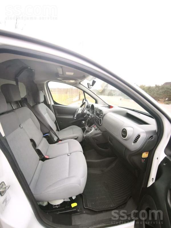 White Peugeot Partner 2013 in Jurmala, with an engine capacity of 1.60 L and mileage of 117 thousand km for 6650 €, photo 5 on AUTOMOTO.COM.LV