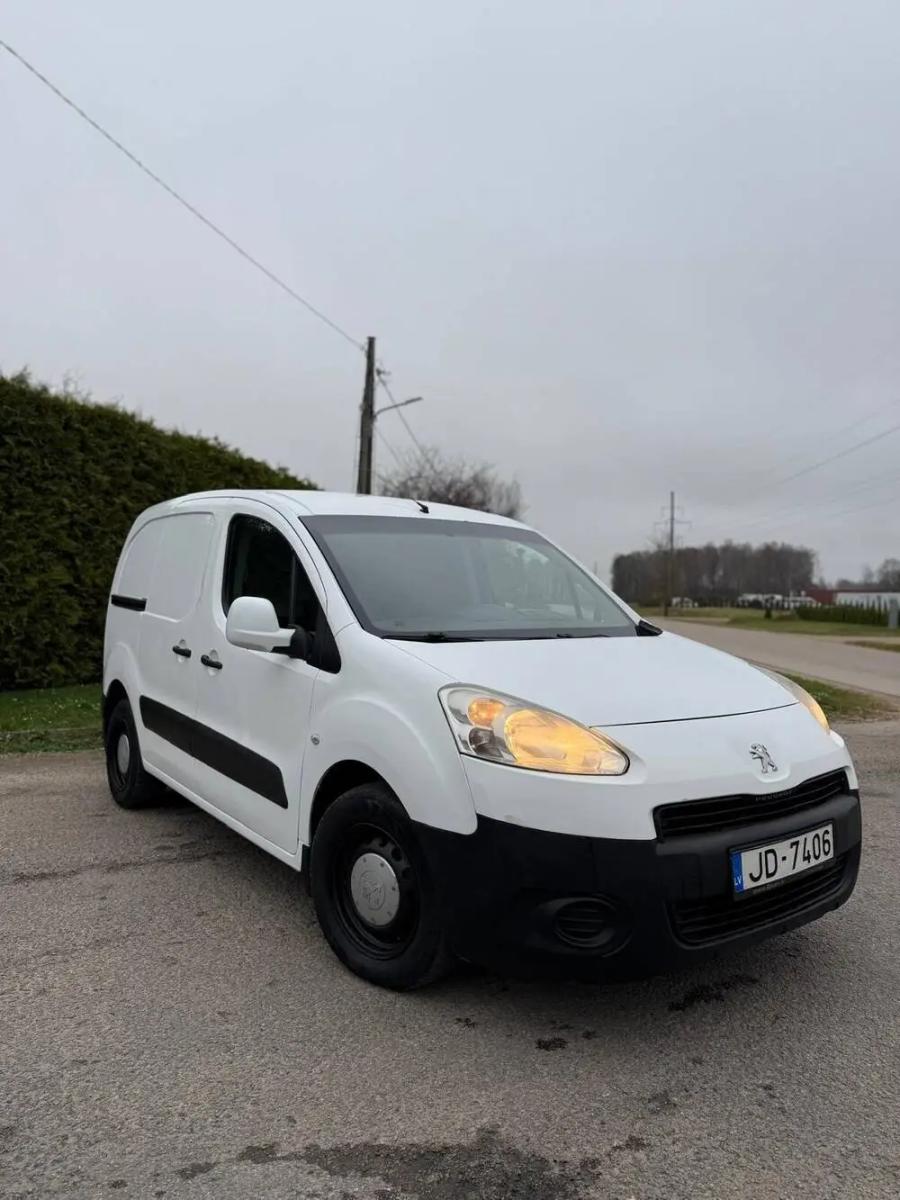 Balts Peugeot Partner 2013 Rīga, ar dzinēja tilpumu 1.60 L un nobraukumu 353 tūkst. km par 3100 €, foto 3 vietnē AUTOMOTO.COM.LV