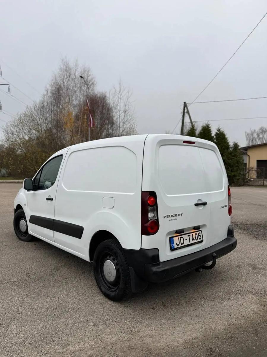 Balts Peugeot Partner 2013 Rīga, ar dzinēja tilpumu 1.60 L un nobraukumu 353 tūkst. km par 3100 €, foto 6 vietnē AUTOMOTO.COM.LV