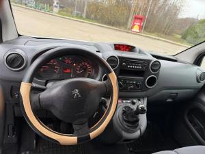 Balts Peugeot Partner 2013 Rīga, ar dzinēja tilpumu 1.60 L un nobraukumu 353 tūkst. km par 3100 €, foto 8 vietnē AUTOMOTO.COM.LV