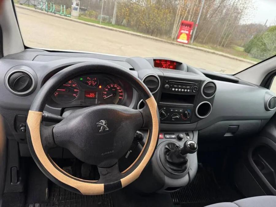 Balts Peugeot Partner 2013 Rīga, ar dzinēja tilpumu 1.60 L un nobraukumu 353 tūkst. km par 3100 €, foto 8 vietnē AUTOMOTO.COM.LV