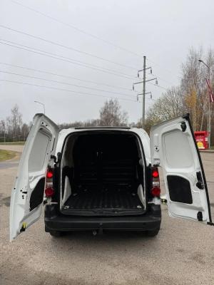 Balts Peugeot Partner 2013 Rīga, ar dzinēja tilpumu 1.60 L un nobraukumu 353 tūkst. km par 3100 €, foto 12 vietnē AUTOMOTO.COM.LV