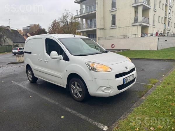 White Peugeot Partner 2014 in Riga, with an engine capacity of 1.60 L and mileage of 140 thousand km for 5000 €, photo 2 on AUTOMOTO.COM.LV