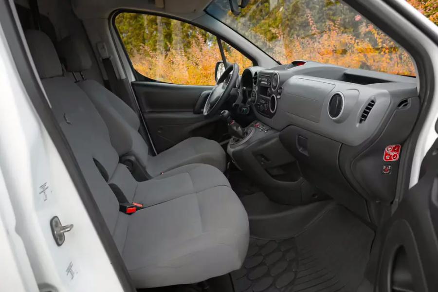 Balts Peugeot Partner 2015 Jelgava, ar dzinēja tilpumu 1.60 L un nobraukumu 264 tūkst. km par 6200 €, foto 9 vietnē AUTOMOTO.COM.LV