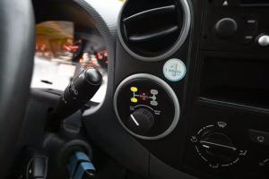Balts Peugeot Partner 2015 Jelgava, ar dzinēja tilpumu 1.60 L un nobraukumu 264 tūkst. km par 6200 €, foto 13 vietnē AUTOMOTO.COM.LV