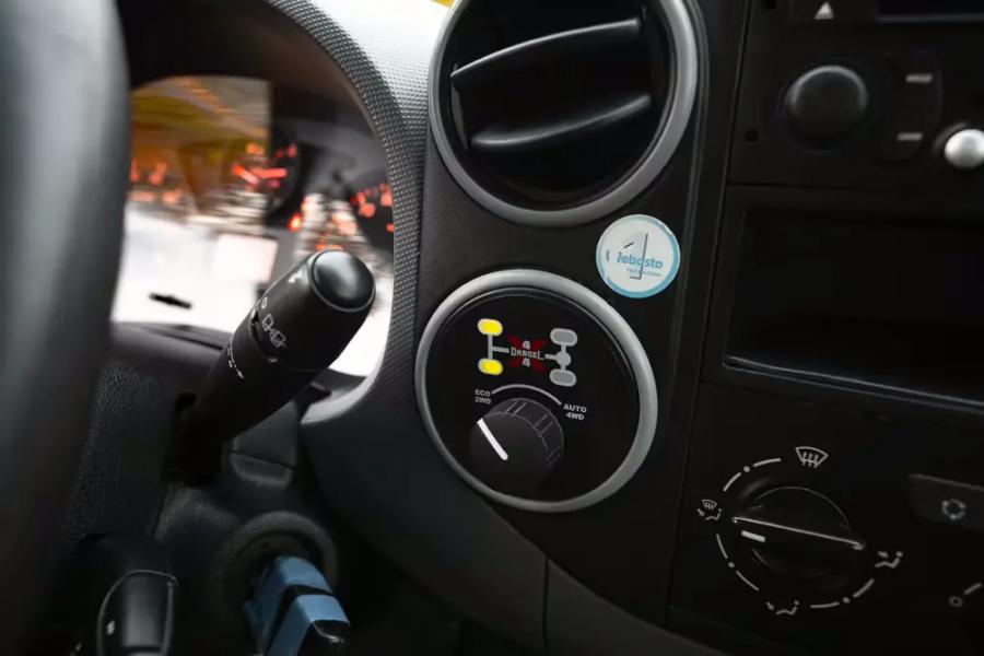 Balts Peugeot Partner 2015 Jelgava, ar dzinēja tilpumu 1.60 L un nobraukumu 264 tūkst. km par 6200 €, foto 13 vietnē AUTOMOTO.COM.LV