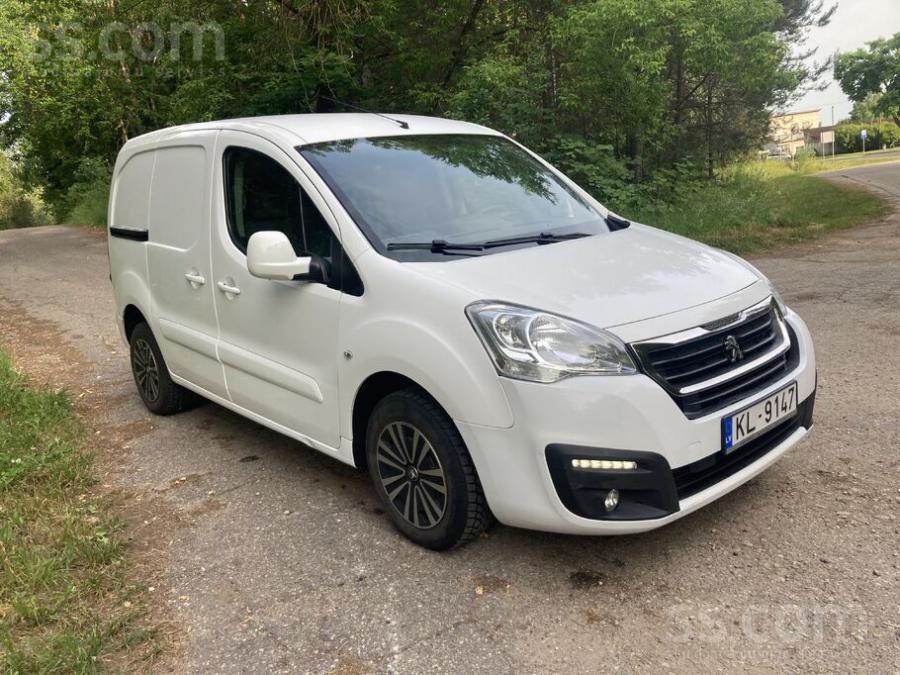 Balts Peugeot Partner 2016 Rēzekne, ar dzinēja tilpumu 1.60 L un nobraukumu 138 tūkst. km par 4700 €, foto 3 vietnē AUTOMOTO.COM.LV