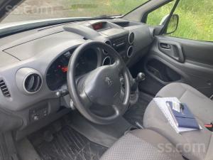 Balts Peugeot Partner 2016 Rēzekne, ar dzinēja tilpumu 1.60 L un nobraukumu 138 tūkst. km par 4700 €, foto 5 vietnē AUTOMOTO.COM.LV