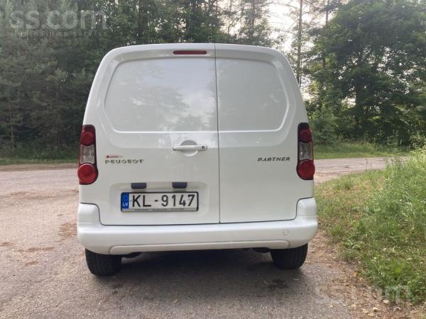 Balts Peugeot Partner 2016 Rēzekne, ar dzinēja tilpumu 1.60 L un nobraukumu 138 tūkst. km par 4700 €, foto 9 vietnē AUTOMOTO.COM.LV