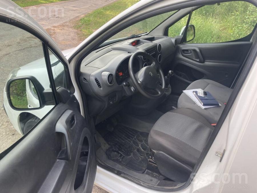 Balts Peugeot Partner 2016 Rēzekne, ar dzinēja tilpumu 1.60 L un nobraukumu 138 tūkst. km par 4700 €, foto 12 vietnē AUTOMOTO.COM.LV