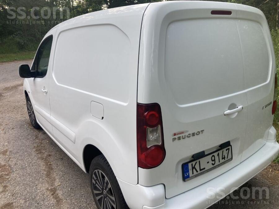 Balts Peugeot Partner 2016 Rēzekne, ar dzinēja tilpumu 1.60 L un nobraukumu 138 tūkst. km par 4700 €, foto 13 vietnē AUTOMOTO.COM.LV