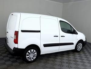 Balts Peugeot Partner 2016 Tallina, ar dzinēja tilpumu 1.60 L un nobraukumu 259 tūkst. km par 2599 €, foto 4 vietnē AUTOMOTO.COM.LV