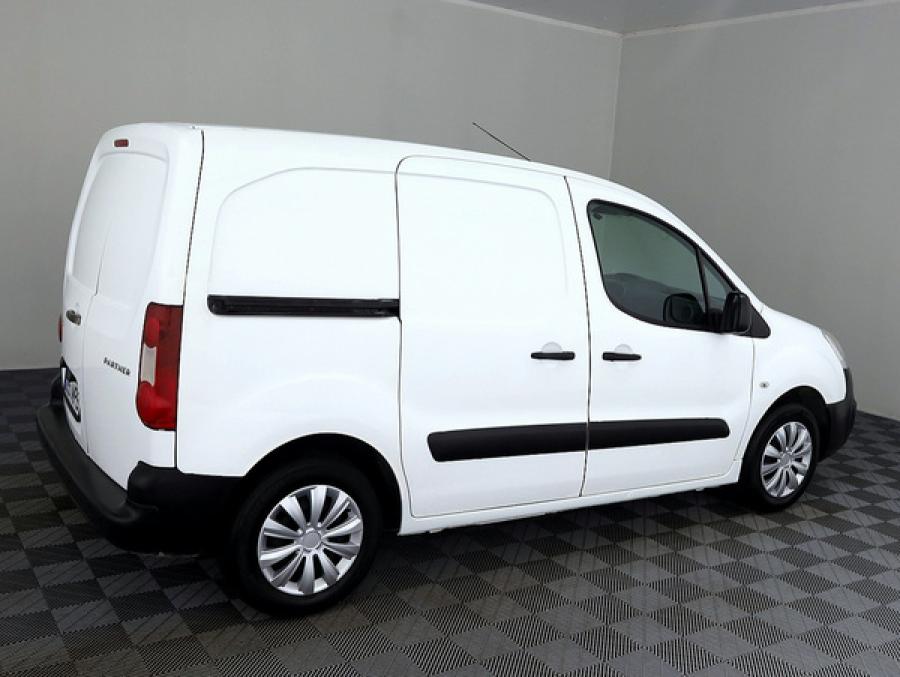 Balts Peugeot Partner 2016 Tallina, ar dzinēja tilpumu 1.60 L un nobraukumu 259 tūkst. km par 2599 €, foto 4 vietnē AUTOMOTO.COM.LV