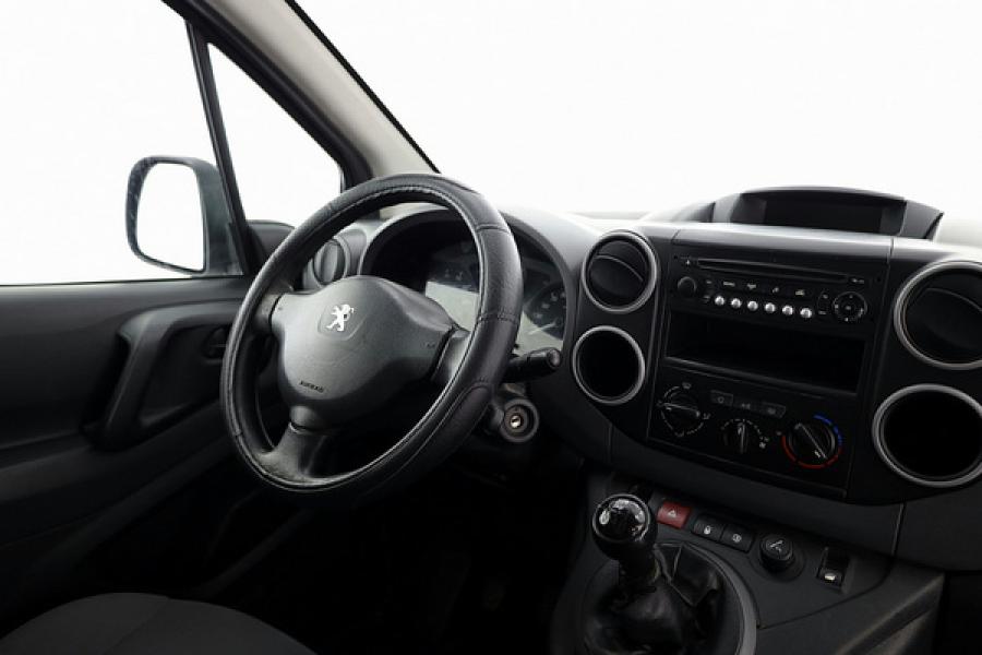 Balts Peugeot Partner 2016 Tallina, ar dzinēja tilpumu 1.60 L un nobraukumu 259 tūkst. km par 2599 €, foto 6 vietnē AUTOMOTO.COM.LV