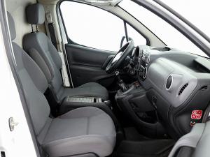 Balts Peugeot Partner 2016 Tallina, ar dzinēja tilpumu 1.60 L un nobraukumu 259 tūkst. km par 2599 €, foto 7 vietnē AUTOMOTO.COM.LV