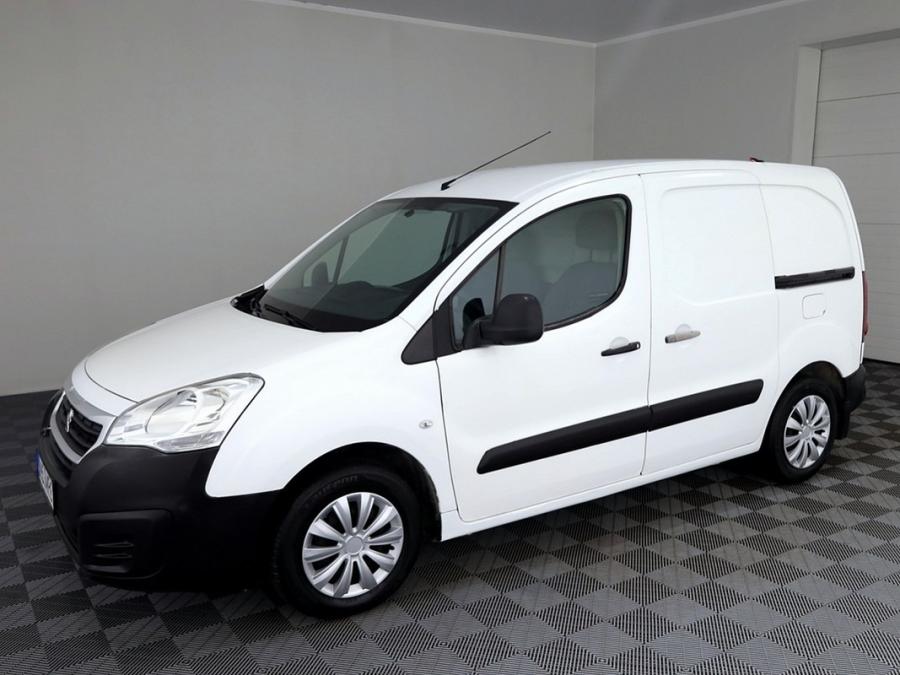 Balts Peugeot Partner 2016 Tallina, ar dzinēja tilpumu 1.60 L un nobraukumu 259 tūkst. km par 2599 €, foto 11 vietnē AUTOMOTO.COM.LV