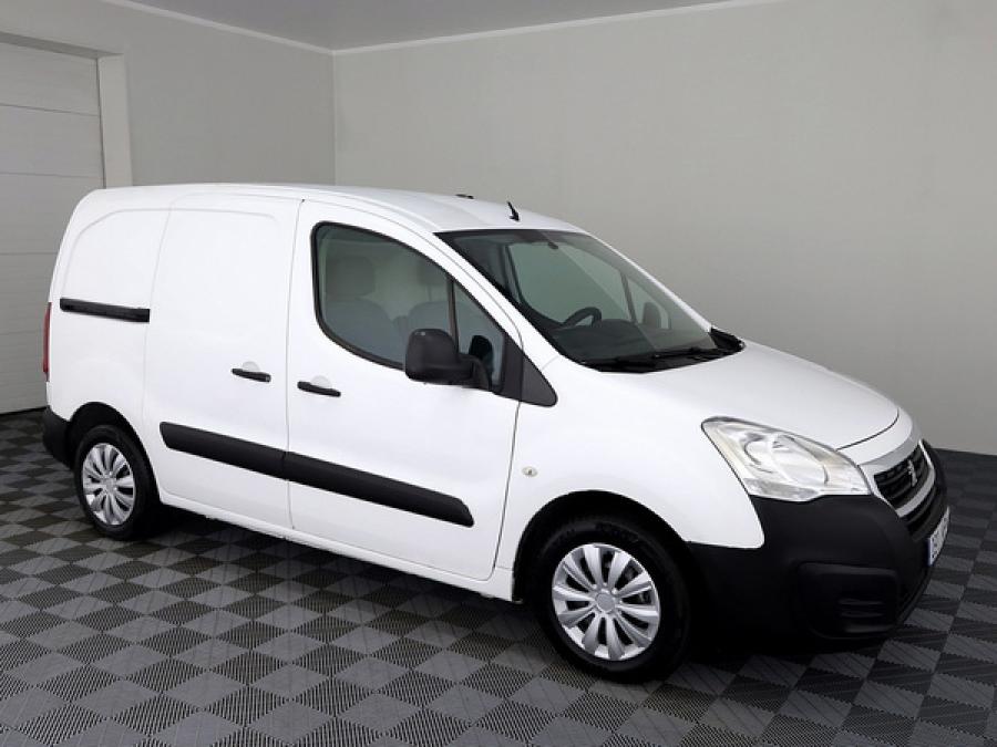 White Peugeot Partner 2016 in Tallinn, with an engine capacity of 1.60 L and mileage of 189 thousand km for 2799 €, photo 1 on AUTOMOTO.COM.LV