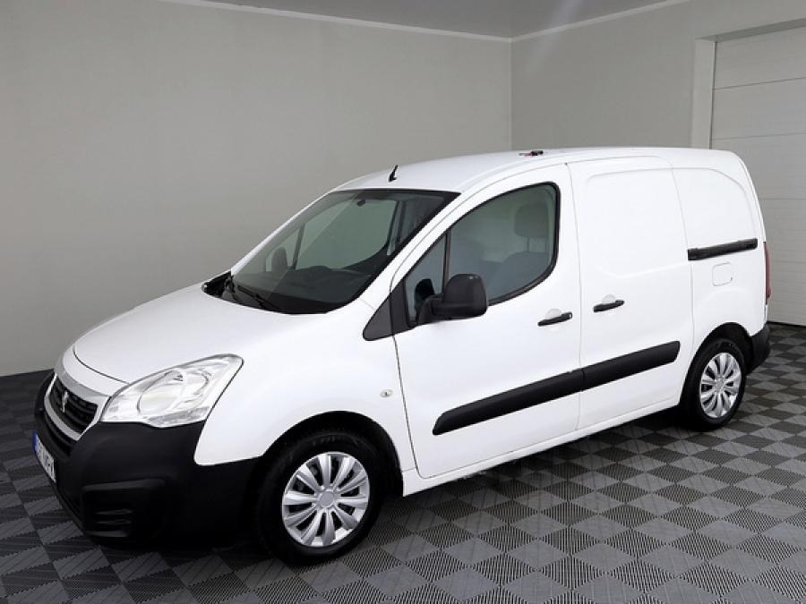 White Peugeot Partner 2016 in Tallinn, with an engine capacity of 1.60 L and mileage of 189 thousand km for 2799 €, photo 3 on AUTOMOTO.COM.LV