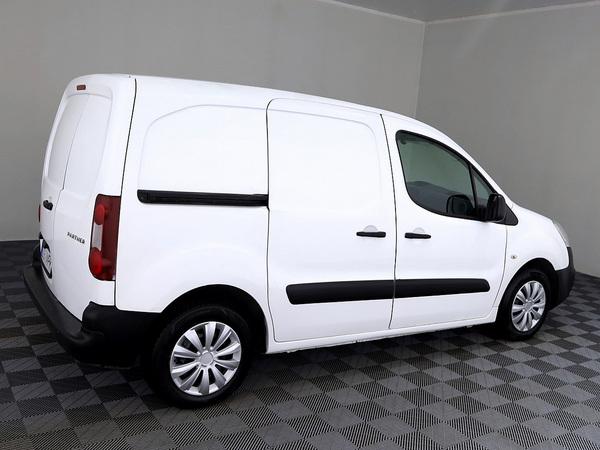 Balts Peugeot Partner 2016 Tallina, ar dzinēja tilpumu 1.60 L un nobraukumu 189 tūkst. km par 2799 €, foto 4 vietnē AUTOMOTO.COM.LV