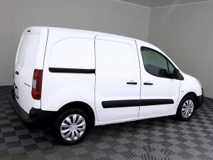 White Peugeot Partner 2016 in Tallinn, with an engine capacity of 1.60 L and mileage of 189 thousand km for 2799 €, photo 4 on AUTOMOTO.COM.LV