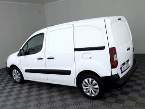 White Peugeot Partner 2016 in Tallinn, with an engine capacity of 1.60 L and mileage of 189 thousand km for 2799 €, photo 5 on AUTOMOTO.COM.LV