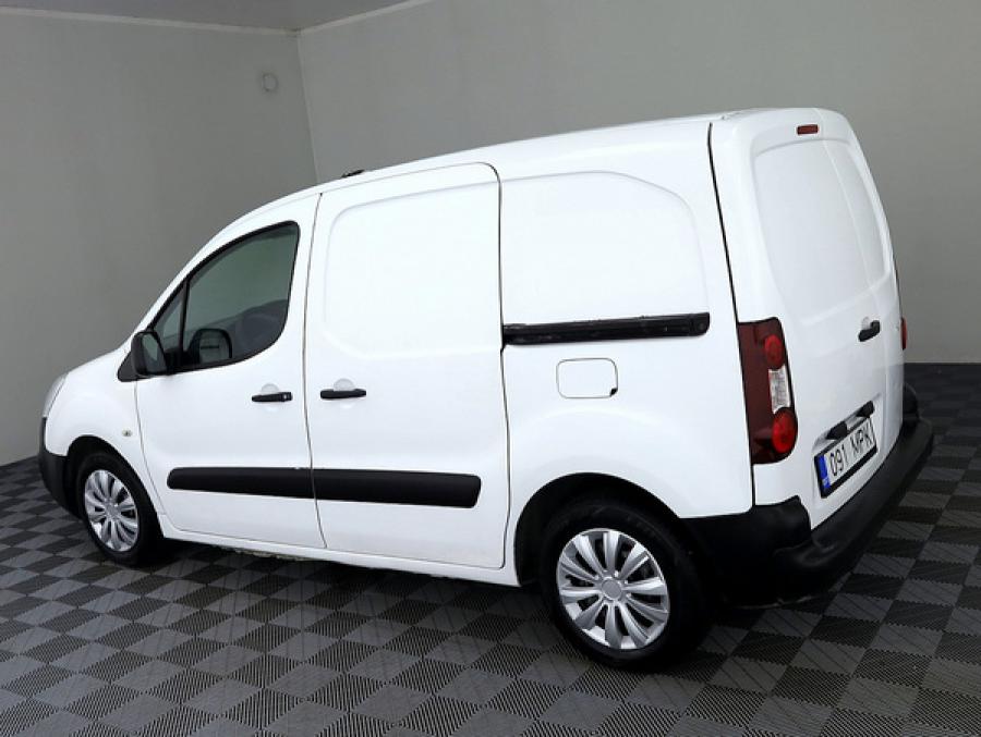 White Peugeot Partner 2016 in Tallinn, with an engine capacity of 1.60 L and mileage of 189 thousand km for 2799 €, photo 5 on AUTOMOTO.COM.LV