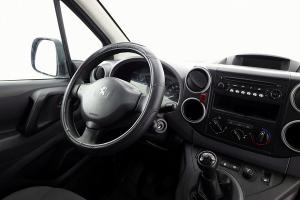White Peugeot Partner 2016 in Tallinn, with an engine capacity of 1.60 L and mileage of 189 thousand km for 2799 €, photo 6 on AUTOMOTO.COM.LV