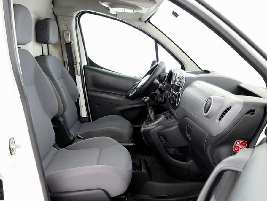 White Peugeot Partner 2016 in Tallinn, with an engine capacity of 1.60 L and mileage of 189 thousand km for 2799 €, photo 7 on AUTOMOTO.COM.LV