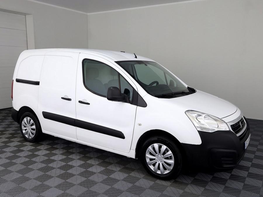 White Peugeot Partner 2016 in Tallinn, with an engine capacity of 1.60 L and mileage of 189 thousand km for 2799 €, photo 10 on AUTOMOTO.COM.LV
