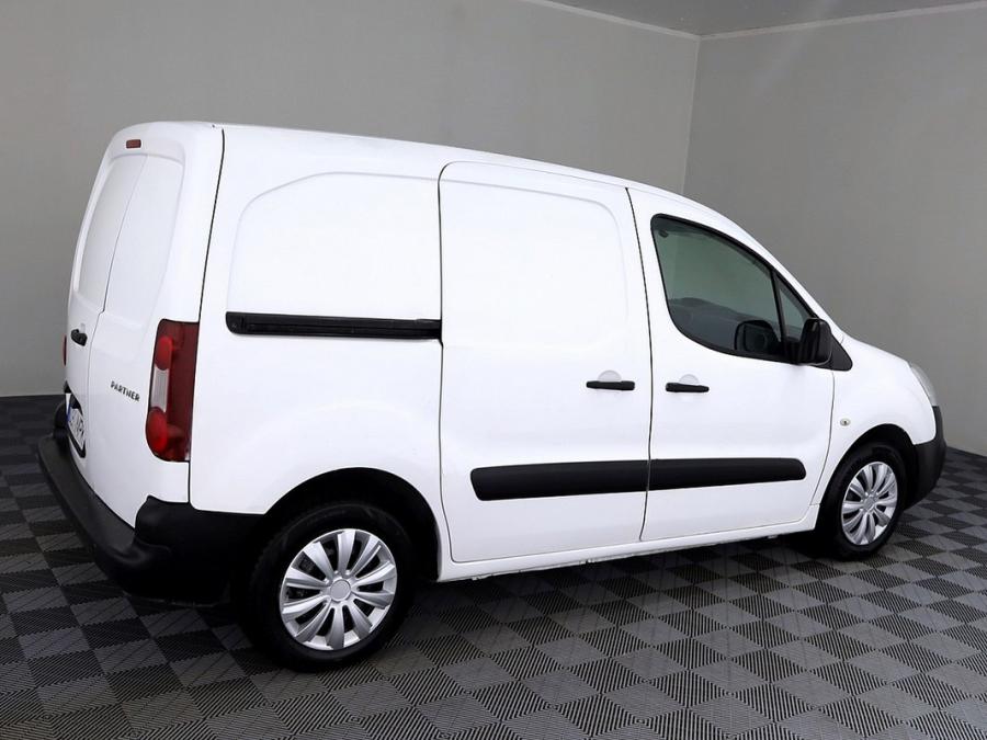 White Peugeot Partner 2016 in Tallinn, with an engine capacity of 1.60 L and mileage of 189 thousand km for 2799 €, photo 12 on AUTOMOTO.COM.LV