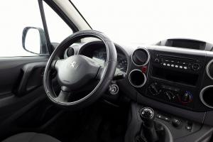 White Peugeot Partner 2016 in Tallinn, with an engine capacity of 1.60 L and mileage of 189 thousand km for 2799 €, photo 14 on AUTOMOTO.COM.LV