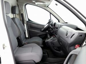 White Peugeot Partner 2016 in Tallinn, with an engine capacity of 1.60 L and mileage of 189 thousand km for 2799 €, photo 15 on AUTOMOTO.COM.LV