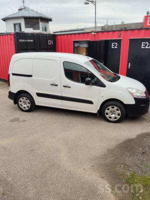 White Peugeot Partner 2016 in Riga, with an engine capacity of 1.60 L and mileage of 313 thousand km for 3200 €, photo 5 on AUTOMOTO.COM.LV