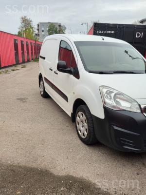 White Peugeot Partner 2016 in Riga, with an engine capacity of 1.60 L and mileage of 313 thousand km for 3200 €, photo 6 on AUTOMOTO.COM.LV